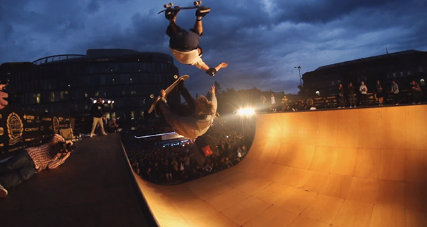 Tony Hawk y Aaron "Jaws" Homoki en Gumball 3000 - PATINETA Skate